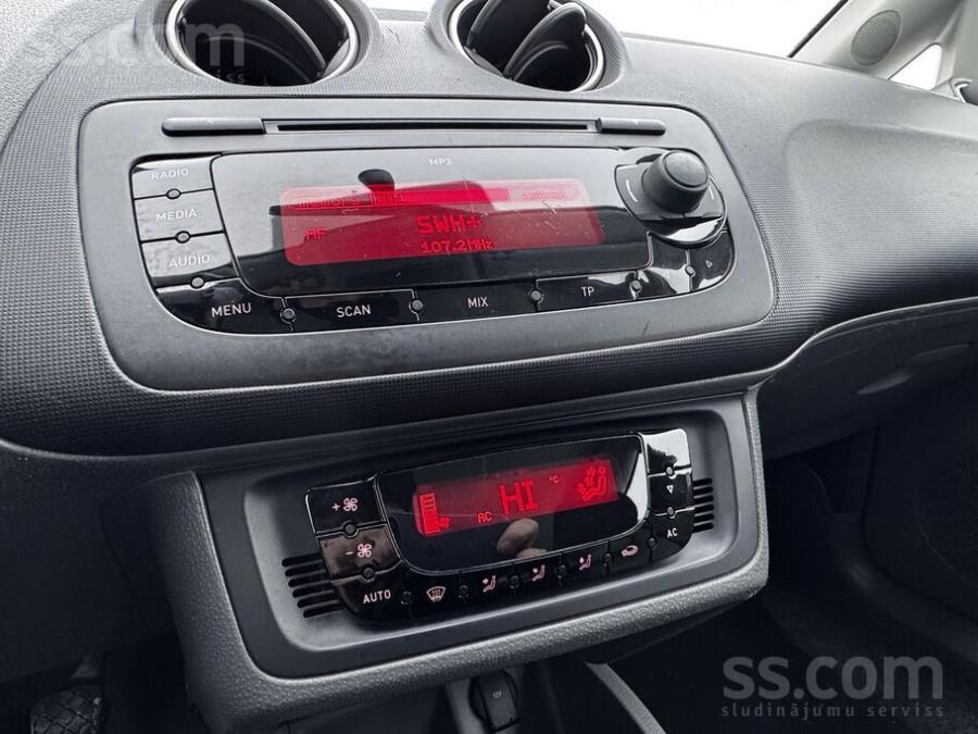 White SEAT Ibiza 2011 in Daugavpils, with an engine capacity of 1.60 L and mileage of 0 thousand km for 3590 €, photo 25 on AUTOMOTO.COM.LV