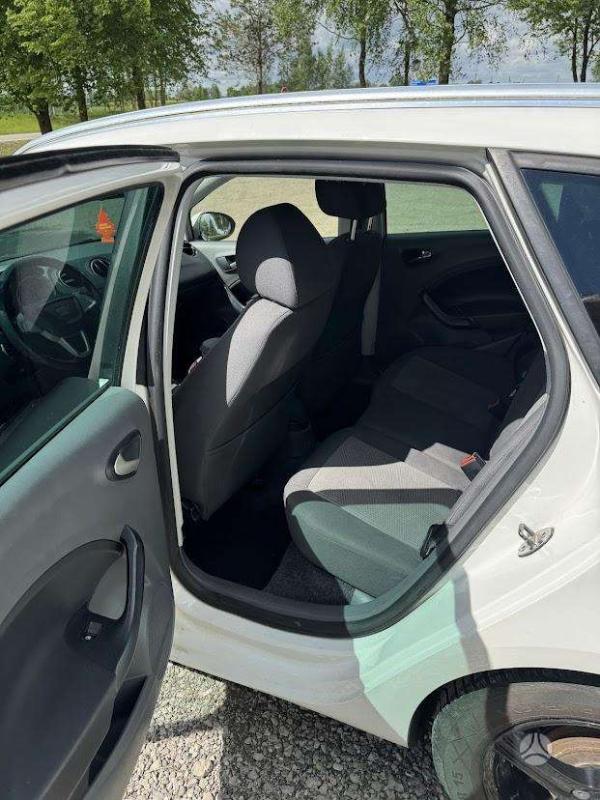 White SEAT Ibiza 2011 in Radviliskis, with an engine capacity of 1.20 L and mileage of 205 thousand km for 2600 €, photo 6 on AUTOMOTO.COM.LV