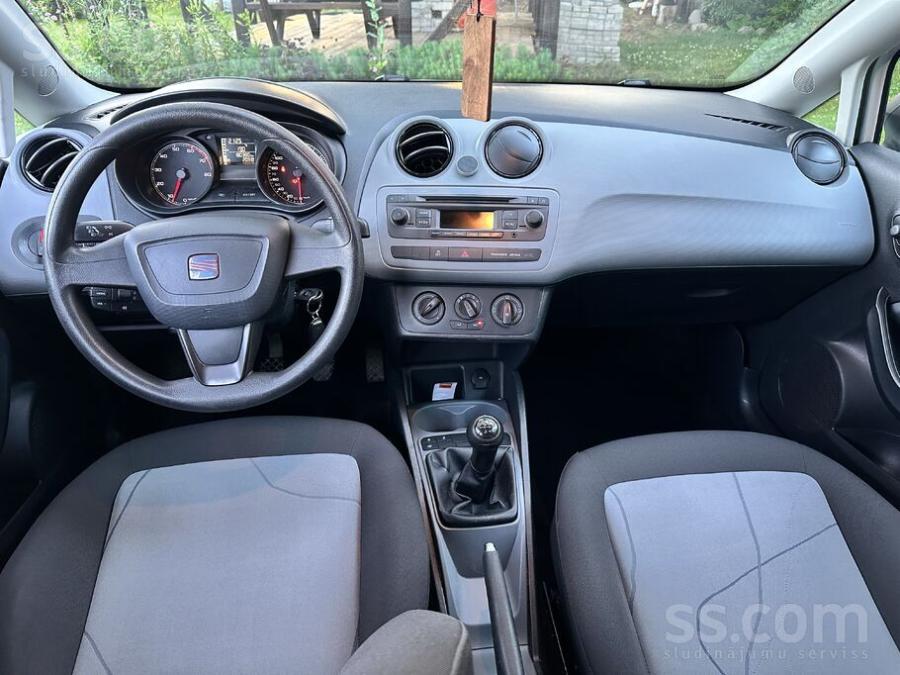 White SEAT Ibiza 2012 in Valmiera, with an engine capacity of 1.30 L and mileage of 180 thousand km for 3150 €, photo 7 on AUTOMOTO.COM.LV
