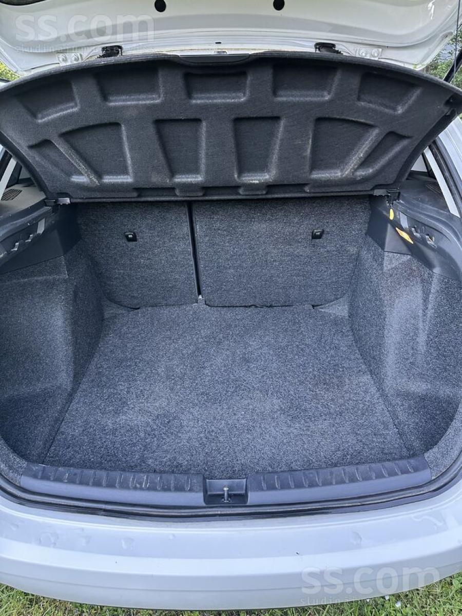White SEAT Ibiza 2012 in Valmiera, with an engine capacity of 1.30 L and mileage of 180 thousand km for 3150 €, photo 8 on AUTOMOTO.COM.LV