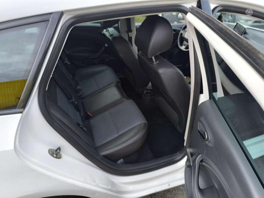 Balts SEAT Ibiza 2014 Šauļi, ar dzinēja tilpumu 1.60 L un nobraukumu 221 tūkst. km par 3150 €, foto 13 vietnē AUTOMOTO.COM.LV