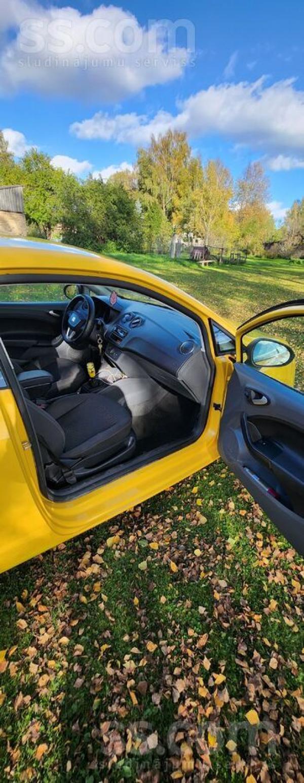 Dzeltens SEAT Ibiza 2009 Jelgava, ar dzinēja tilpumu 1.40 L un nobraukumu 243 tūkst. km par 2200 €, foto 7 vietnē AUTOMOTO.COM.LV