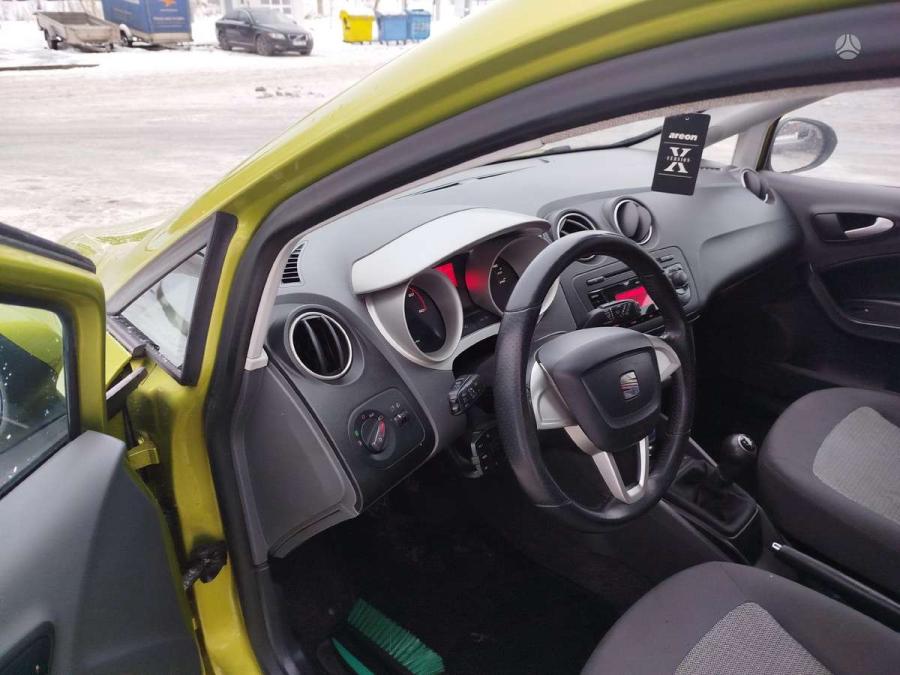 Dzeltens SEAT Ibiza 2010 Anykščiai, ar dzinēja tilpumu 1.40 L un nobraukumu 220 tūkst. km par 2000 €, foto 8 vietnē AUTOMOTO.COM.LV