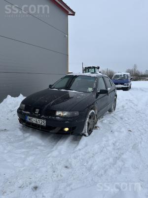 Black SEAT Leon 2000 in Daugavpils, with an engine capacity of 1.90 L and mileage of 374 thousand km for 1700 €, photo  on AUTOMOTO.COM.LV