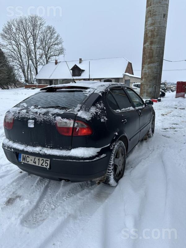 Black SEAT Leon 2000 in Daugavpils, with an engine capacity of 1.90 L and mileage of 374 thousand km for 1700 €, photo 3 on AUTOMOTO.COM.LV