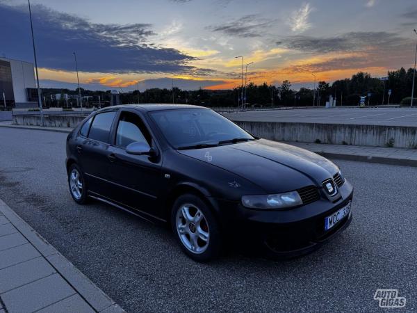 Melns SEAT Leon 2001 Viļņa, ar dzinēja tilpumu 1.90 L un nobraukumu 425 tūkst. km par 1000 €, foto 1 vietnē AUTOMOTO.COM.LV