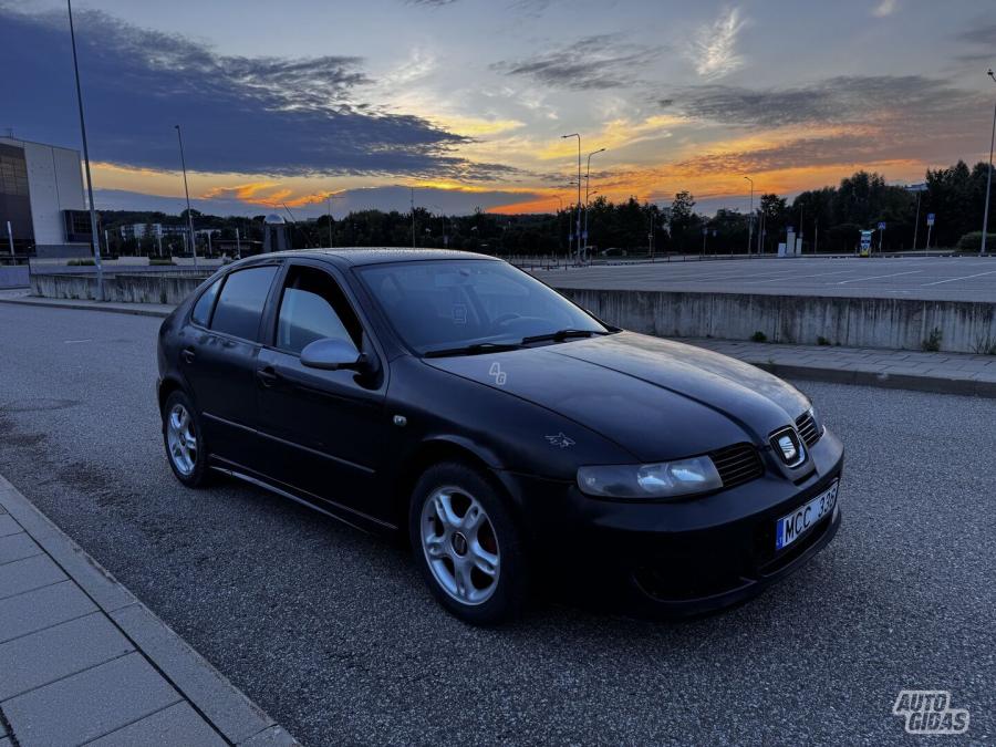 Black SEAT Leon 2001 in Vilnius, with an engine capacity of 1.90 L and mileage of 425 thousand km for 1000 €, photo 1 on AUTOMOTO.COM.LV
