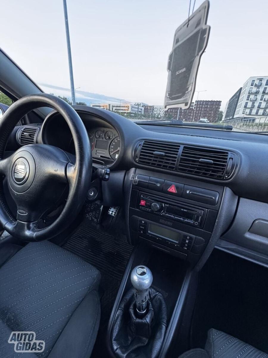 Black SEAT Leon 2001 in Vilnius, with an engine capacity of 1.90 L and mileage of 425 thousand km for 1000 €, photo 8 on AUTOMOTO.COM.LV