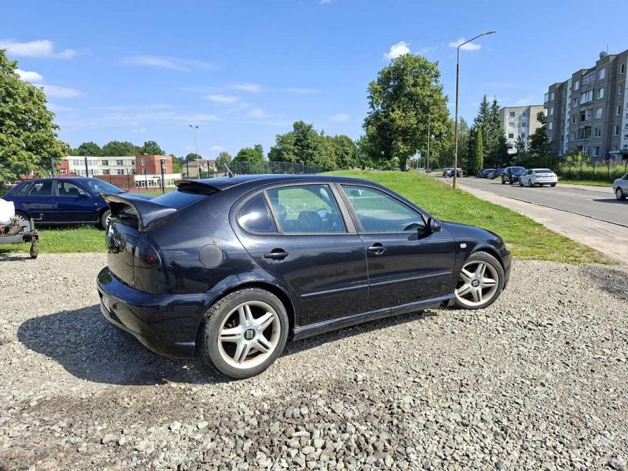 Melns SEAT Leon 2001 Širvintos, ar dzinēja tilpumu 1.90 L un nobraukumu 289 tūkst. km par 899 €, foto 3 vietnē AUTOMOTO.COM.LV