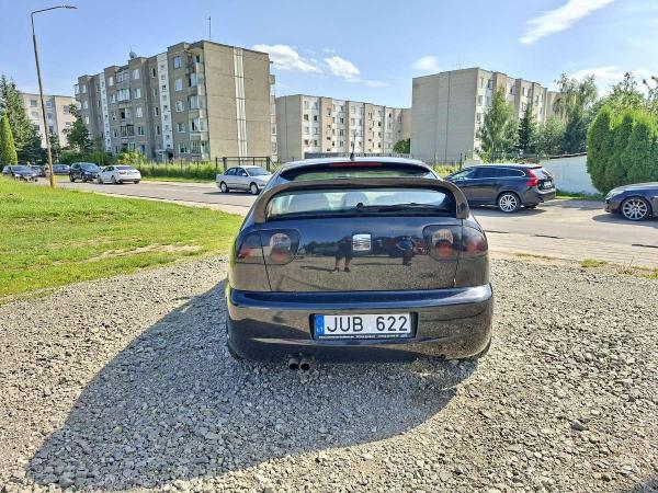 Black SEAT Leon 2001 in Sirvintos, with an engine capacity of 1.90 L and mileage of 289 thousand km for 899 €, photo 3 on AUTOMOTO.COM.LV