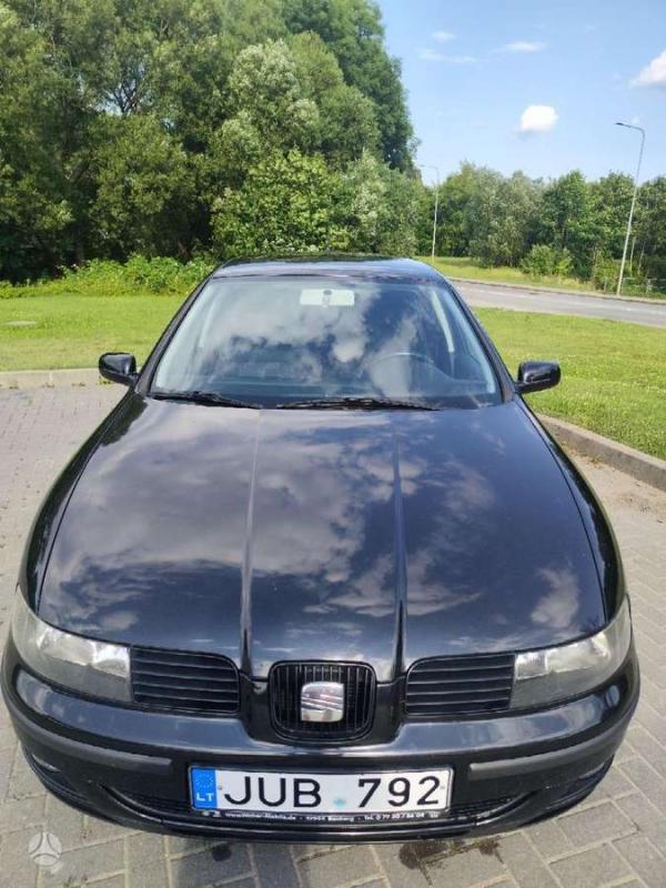 Melns SEAT Leon 2002 Zarasai, ar dzinēja tilpumu 1.78 L un nobraukumu 209 tūkst. km par 2400 €, foto 1 vietnē AUTOMOTO.COM.LV