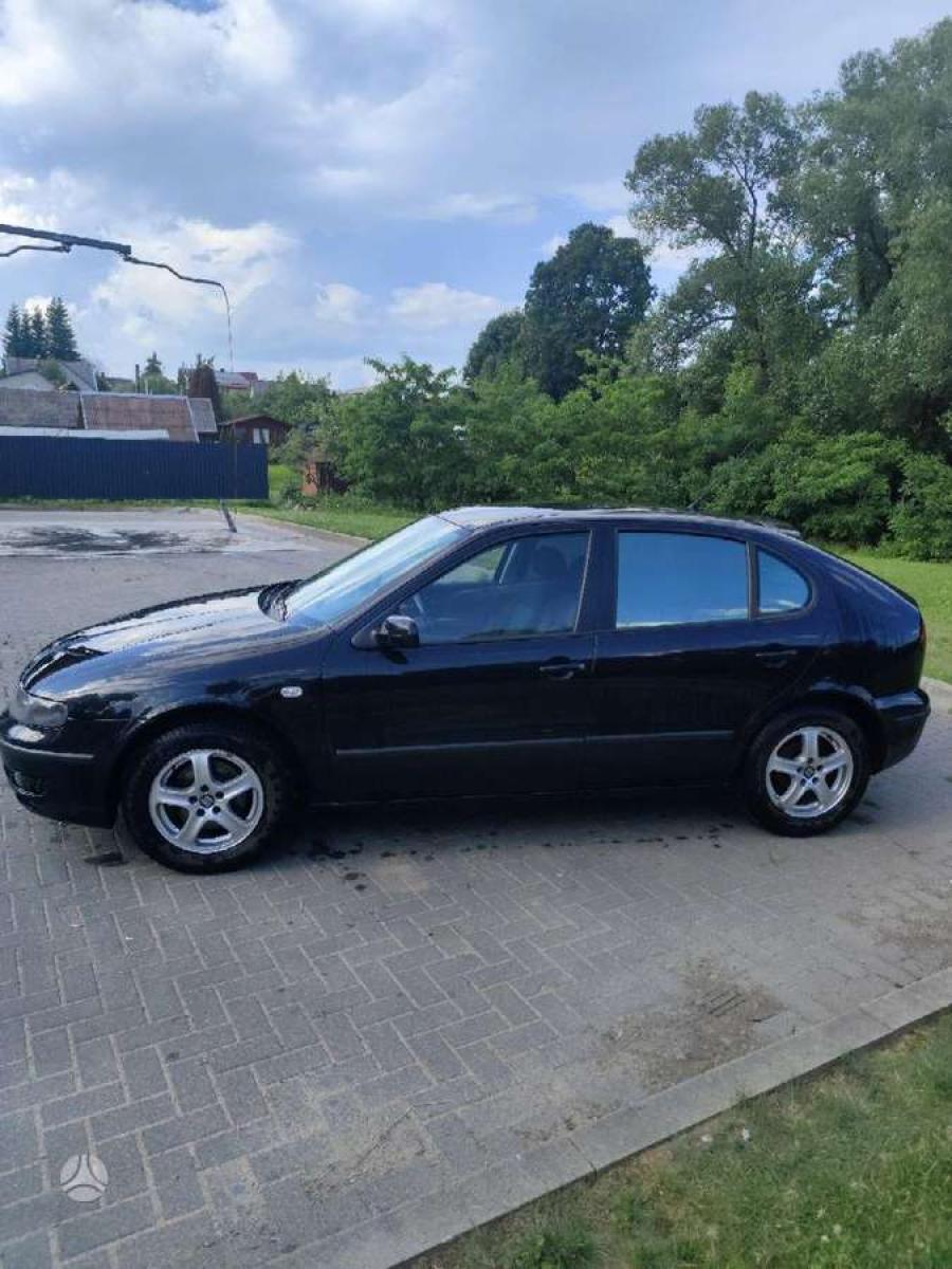 Black SEAT Leon 2002 in Zarasai, with an engine capacity of 1.78 L and mileage of 209 thousand km for 2400 €, photo 3 on AUTOMOTO.COM.LV