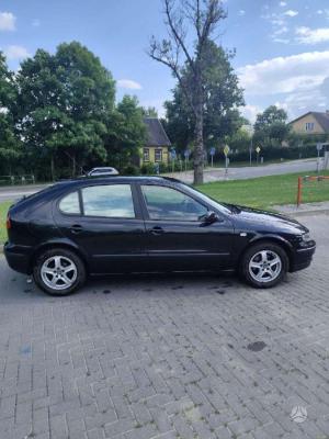 Black SEAT Leon 2002 in Zarasai, with an engine capacity of 1.78 L and mileage of 209 thousand km for 2400 €, photo 4 on AUTOMOTO.COM.LV