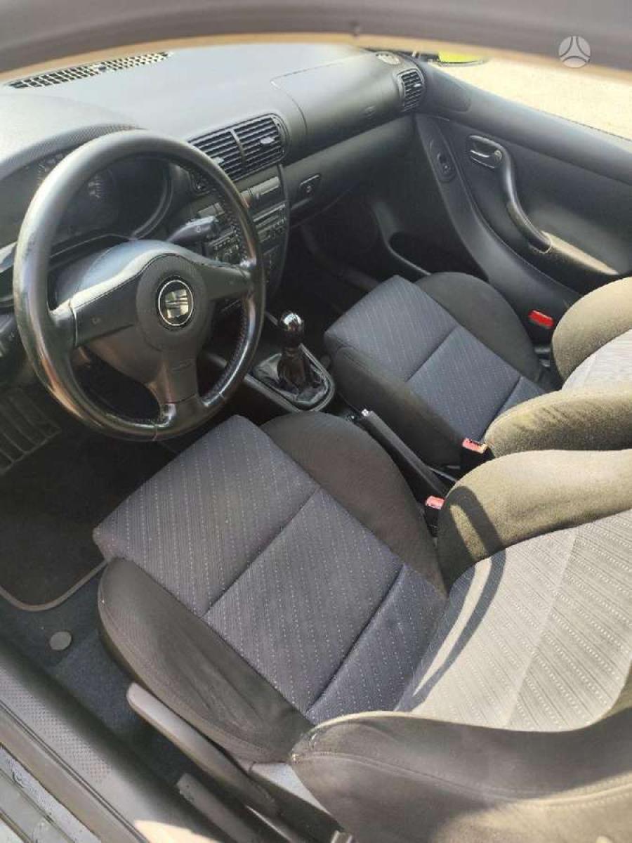 Black SEAT Leon 2002 in Zarasai, with an engine capacity of 1.78 L and mileage of 209 thousand km for 2400 €, photo 7 on AUTOMOTO.COM.LV