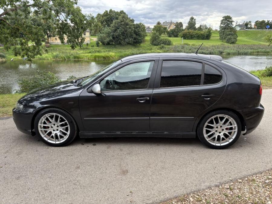 Black SEAT Leon 2002 in Bauska, with an engine capacity of 1.90 L and mileage of 392 thousand km for 1500 €, photo 12 on AUTOMOTO.COM.LV