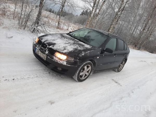 Black SEAT Leon 2003 in Jelgava, with an engine capacity of 1.90 L and mileage of 401 thousand km for 1300 €, photo 1 on AUTOMOTO.COM.LV