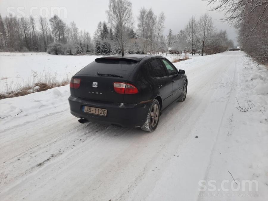 Black SEAT Leon 2003 in Jelgava, with an engine capacity of 1.90 L and mileage of 401 thousand km for 1300 €, photo 7 on AUTOMOTO.COM.LV