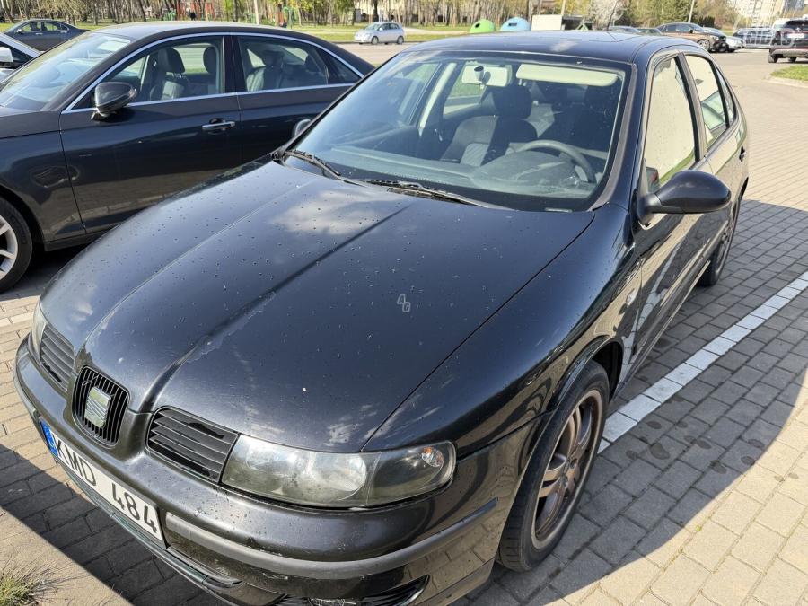 Black SEAT Leon 2003 in Kaunas, with an engine capacity of 1.90 L and mileage of 420 thousand km for 1000 €, photo 4 on AUTOMOTO.COM.LV