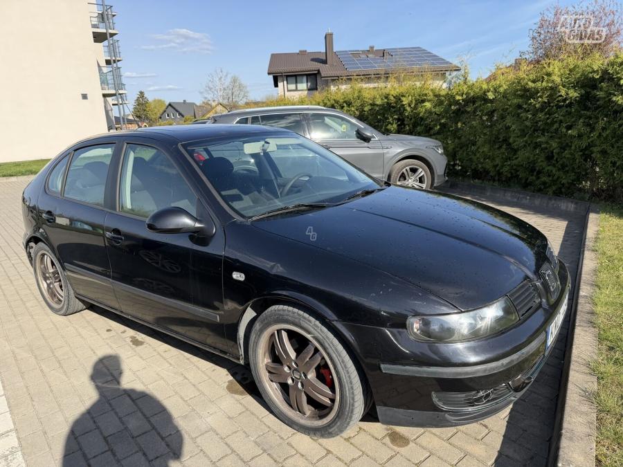 Black SEAT Leon 2003 in Kaunas, with an engine capacity of 1.90 L and mileage of 420 thousand km for 1000 €, photo 5 on AUTOMOTO.COM.LV