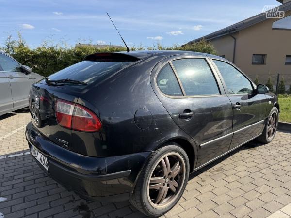 Black SEAT Leon 2003 in Kaunas, with an engine capacity of 1.90 L and mileage of 420 thousand km for 1000 €, photo 6 on AUTOMOTO.COM.LV
