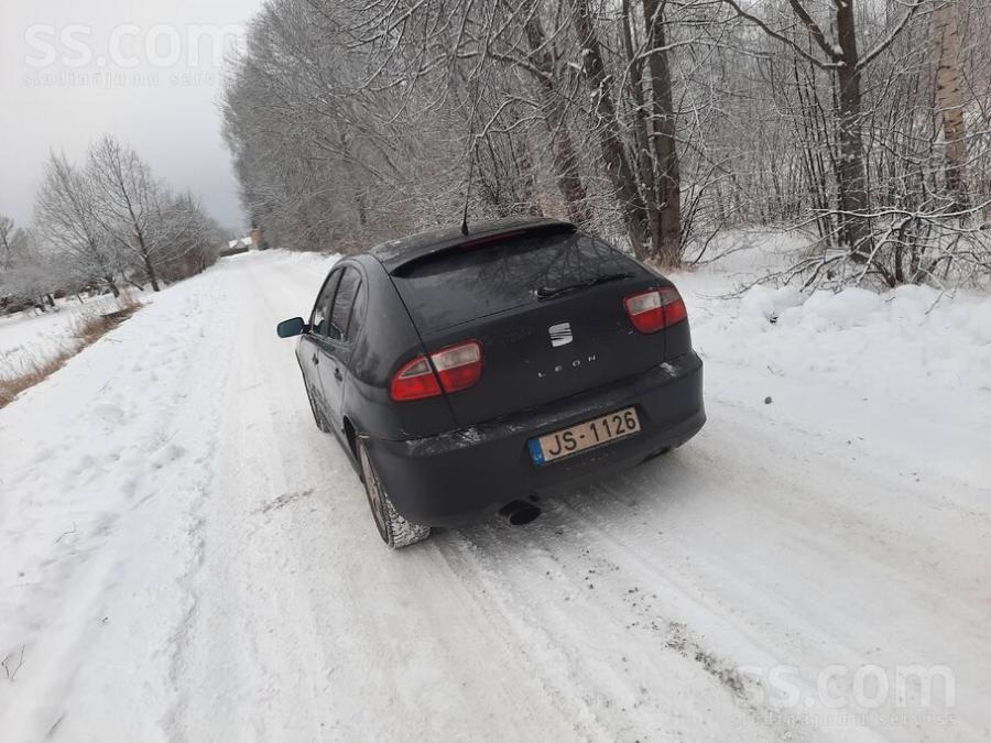 Black SEAT Leon 2003 in Jelgava, with an engine capacity of 1.90 L and mileage of 403 thousand km for 950 €, photo 10 on AUTOMOTO.COM.LV