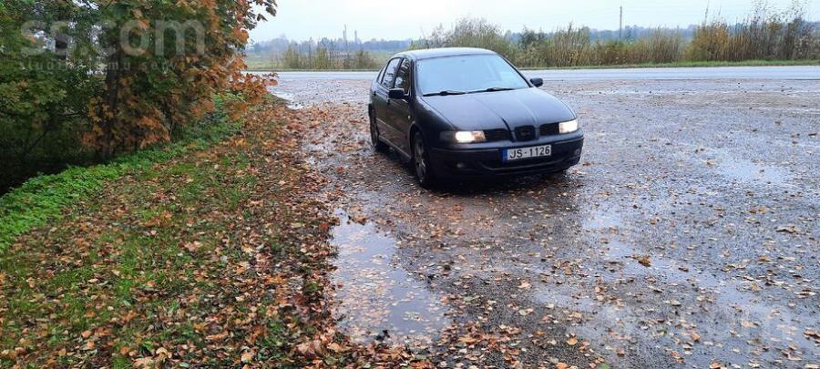 Black SEAT Leon 2003 in Jelgava, with an engine capacity of 1.90 L and mileage of 403 thousand km for 950 €, photo 15 on AUTOMOTO.COM.LV