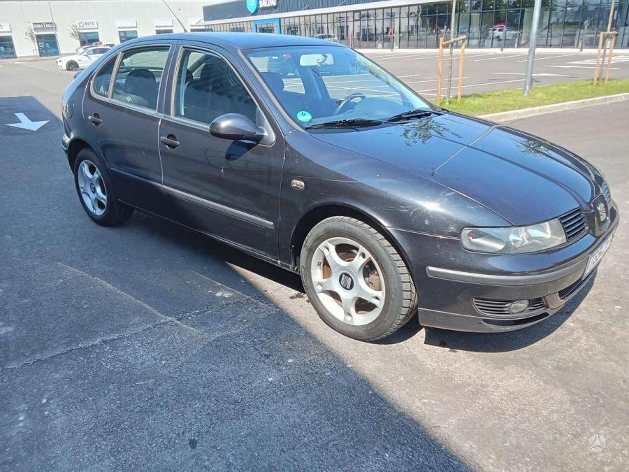 Black SEAT Leon 2003 in Kaunas, with an engine capacity of 1.90 L and mileage of 343 thousand km for 1750 €, photo 3 on AUTOMOTO.COM.LV