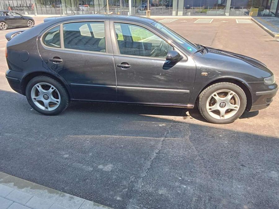 Black SEAT Leon 2003 in Kaunas, with an engine capacity of 1.90 L and mileage of 343 thousand km for 1750 €, photo 4 on AUTOMOTO.COM.LV