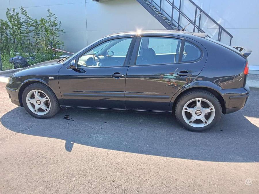 Black SEAT Leon 2003 in Kaunas, with an engine capacity of 1.90 L and mileage of 343 thousand km for 1750 €, photo 6 on AUTOMOTO.COM.LV