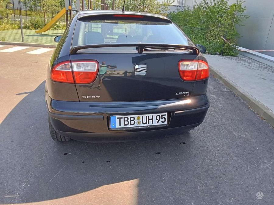 Black SEAT Leon 2003 in Kaunas, with an engine capacity of 1.90 L and mileage of 343 thousand km for 1750 €, photo 7 on AUTOMOTO.COM.LV