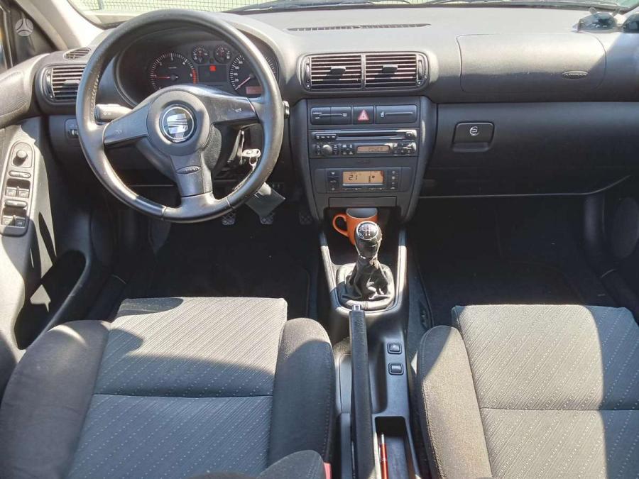 Black SEAT Leon 2003 in Kaunas, with an engine capacity of 1.90 L and mileage of 343 thousand km for 1750 €, photo 10 on AUTOMOTO.COM.LV