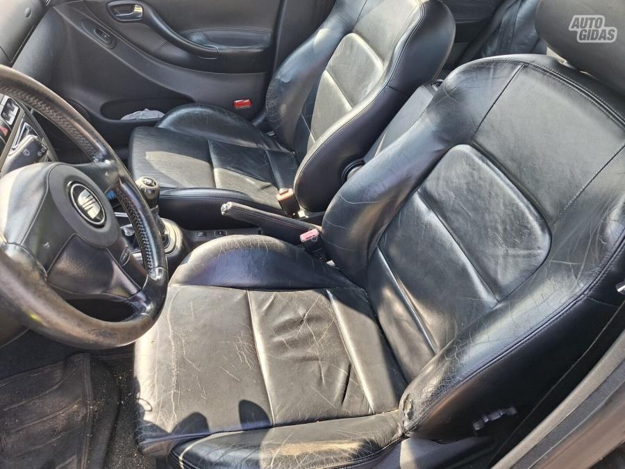 Black SEAT Leon 2003 in Sirvintos, with an engine capacity of 1.90 L and mileage of 280 thousand km for 1050 €, photo 8 on AUTOMOTO.COM.LV