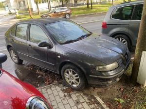 Black SEAT Leon 2003 in Vilnius, with an engine capacity of 1.60 L and mileage of 270 thousand km for 490 €, photo  on AUTOMOTO.COM.LV