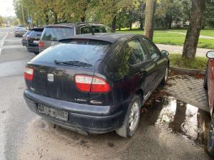 Black SEAT Leon 2003 in Vilnius, with an engine capacity of 1.60 L and mileage of 270 thousand km for 490 €, photo 4 on AUTOMOTO.COM.LV