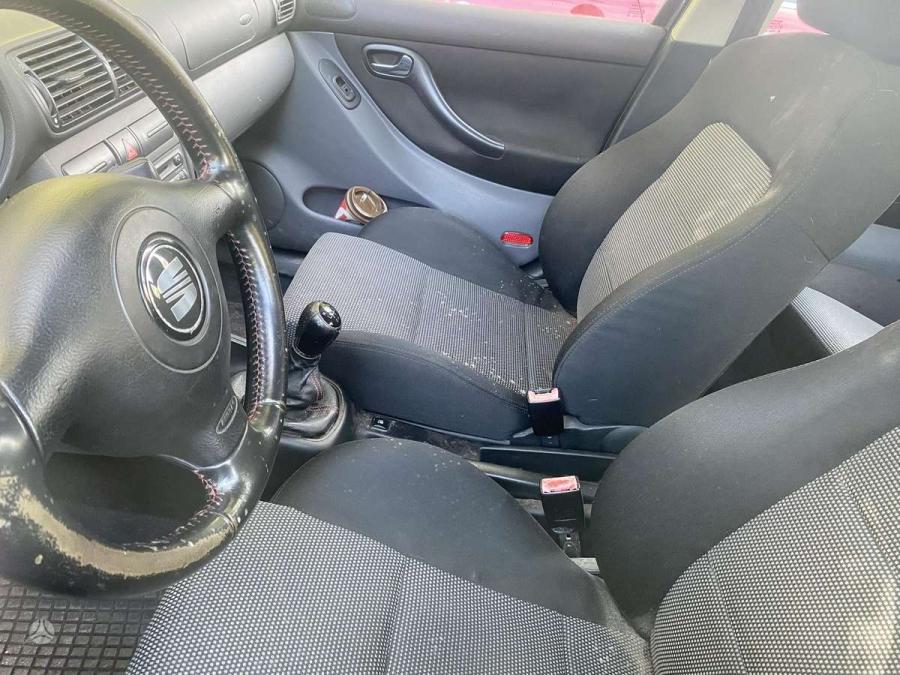 Black SEAT Leon 2003 in Vilnius, with an engine capacity of 1.60 L and mileage of 270 thousand km for 490 €, photo 7 on AUTOMOTO.COM.LV