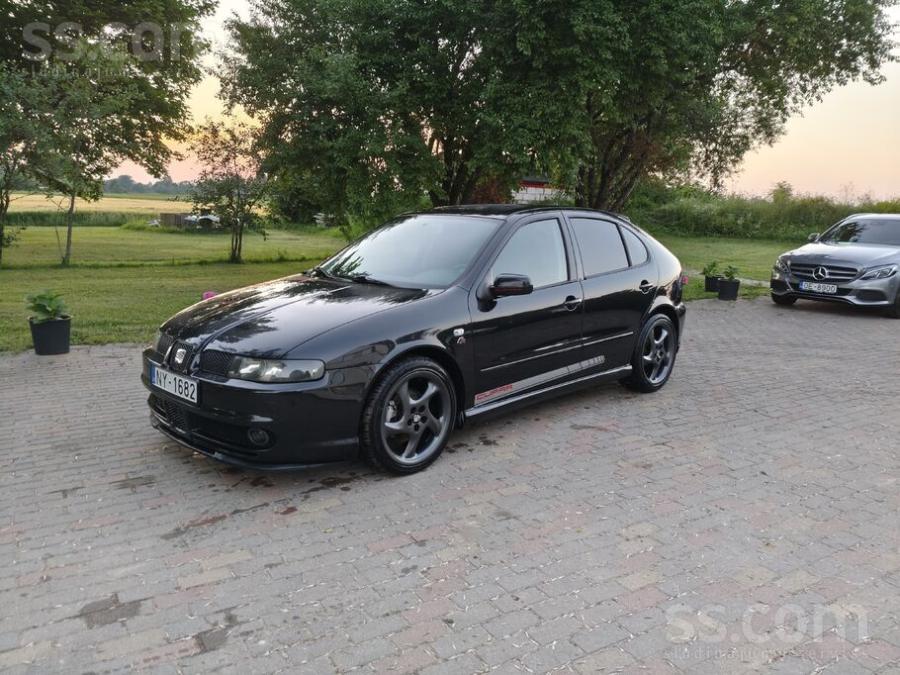 Black SEAT Leon 2003 in Liepaja, with an engine capacity of 1.90 L and mileage of 370 thousand km for 5000 €, photo 3 on AUTOMOTO.COM.LV