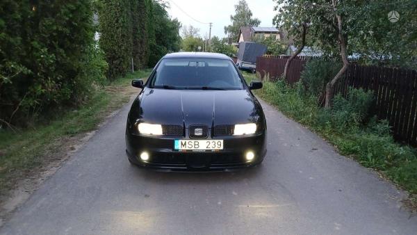SEAT Leon 2003 Viļņa vietnē Melns SEAT Leon 2003 Viļņa, ar dzinēja tilpumu 1.90 L un nobraukumu 300 tūkst. km par 1200 €, foto 3 vietnē AUTOMOTO.COM.LV