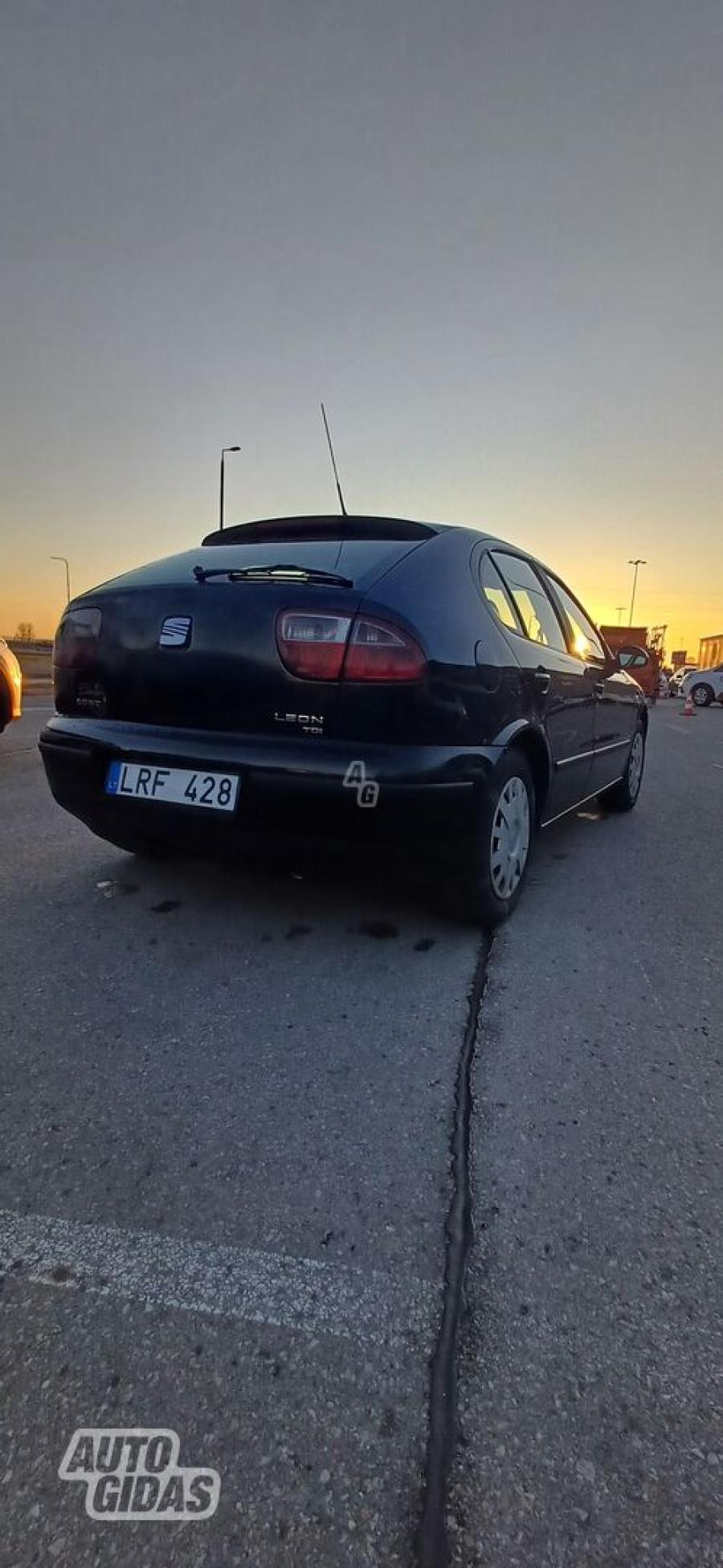 Black SEAT Leon 2004 in Kaunas, with an engine capacity of 1.90 L and mileage of 413 thousand km for 1599 €, photo 3 on AUTOMOTO.COM.LV