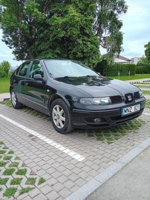 Black SEAT Leon 2004 in Vilkaviskis, with an engine capacity of 1.60 L and mileage of 198 thousand km for 1350 €, photo  on AUTOMOTO.COM.LV