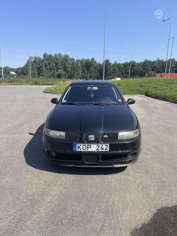 Melns SEAT Leon 2004 Kauņa, ar dzinēja tilpumu 1.90 L un nobraukumu 394 tūkst. km par 1800 €, foto 1 vietnē AUTOMOTO.COM.LV