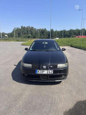 Black SEAT Leon 2004 in Kaunas, with an engine capacity of 1.90 L and mileage of 394 thousand km for 1800 €, photo  on AUTOMOTO.COM.LV