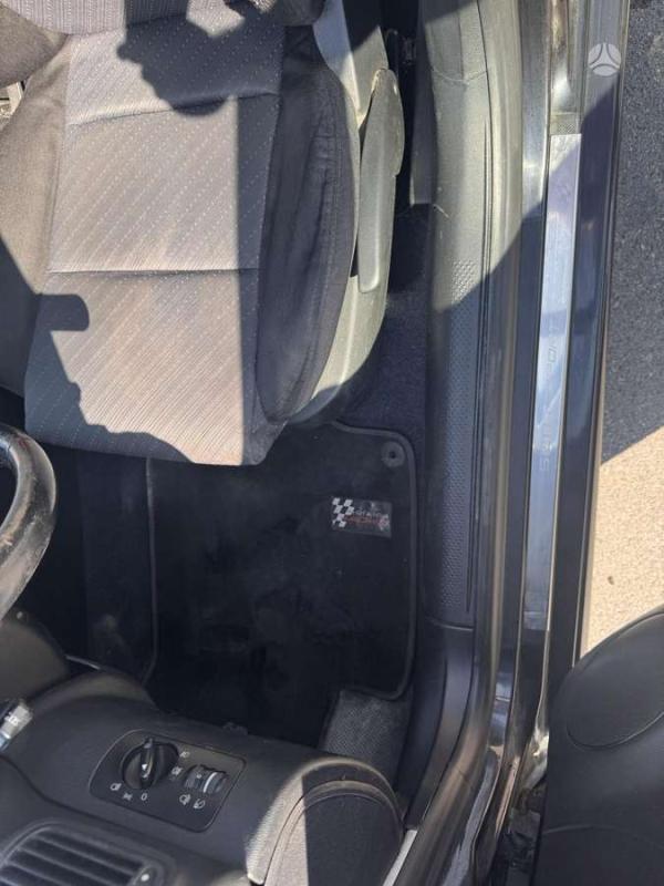 Melns SEAT Leon 2004 Kauņa, ar dzinēja tilpumu 1.90 L un nobraukumu 394 tūkst. km par 1800 €, foto 7 vietnē AUTOMOTO.COM.LV