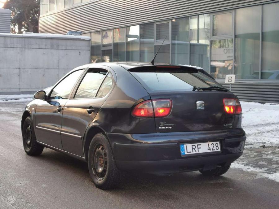 Melns SEAT Leon 2005 Viļņa, ar dzinēja tilpumu 1.90 L un nobraukumu 401 tūkst. km par 800 €, foto 2 vietnē AUTOMOTO.COM.LV