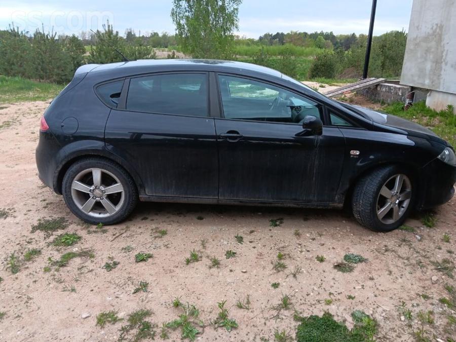 Black SEAT Leon 2005 in Riga, with an engine capacity of 2.00 L and mileage of 298 thousand km for 600 €, photo 3 on AUTOMOTO.COM.LV