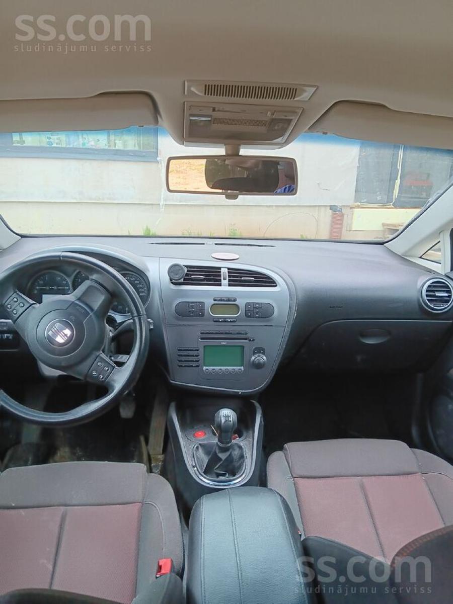 Black SEAT Leon 2005 in Riga, with an engine capacity of 2.00 L and mileage of 298 thousand km for 600 €, photo 6 on AUTOMOTO.COM.LV