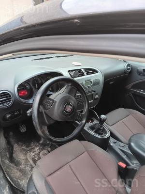Black SEAT Leon 2005 in Riga, with an engine capacity of 2.00 L and mileage of 298 thousand km for 600 €, photo 8 on AUTOMOTO.COM.LV