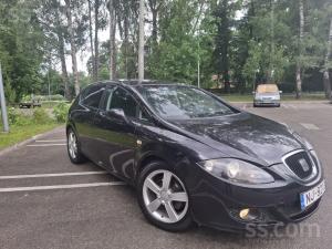 Black SEAT Leon 2005 in Riga, with an engine capacity of 2.00 L and mileage of 298 thousand km for 1480 €, photo 3 on AUTOMOTO.COM.LV