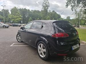 Black SEAT Leon 2005 in Riga, with an engine capacity of 2.00 L and mileage of 298 thousand km for 1480 €, photo 4 on AUTOMOTO.COM.LV
