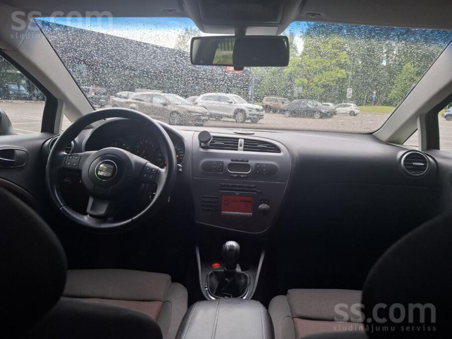 Black SEAT Leon 2005 in Riga, with an engine capacity of 2.00 L and mileage of 298 thousand km for 1480 €, photo 8 on AUTOMOTO.COM.LV