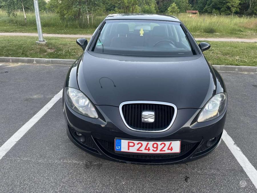 Black SEAT Leon 2005 in Vilnius, with an engine capacity of 1.98 L and mileage of 179 thousand km for 1999 €, photo 3 on AUTOMOTO.COM.LV